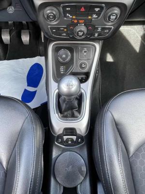 Black Jeep Compass 2018 in Taurage, with an engine capacity of 1.96 L and mileage of 195 thousand km for 9400 €, photo 25 on AUTOMOTO.COM.LV
