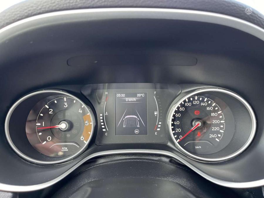 Black Jeep Compass 2018 in Taurage, with an engine capacity of 1.96 L and mileage of 195 thousand km for 9400 €, photo 27 on AUTOMOTO.COM.LV