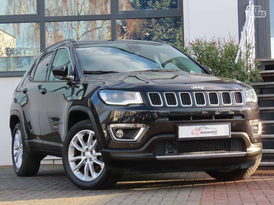 Melns Jeep Compass 2020 Kauņa, ar dzinēja tilpumu 1.30 L un nobraukumu 29 tūkst. km par 21478 €, foto 1 vietnē AUTOMOTO.COM.LV