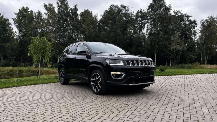 Black Jeep Compass 2020 in Utena, with an engine capacity of 1.33 L and mileage of 224 thousand km for 10890 €, photo 3 on AUTOMOTO.COM.LV