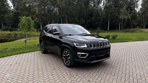 Black Jeep Compass 2020 in Utena, with an engine capacity of 1.33 L and mileage of 224 thousand km for 10890 €, photo 5 on AUTOMOTO.COM.LV