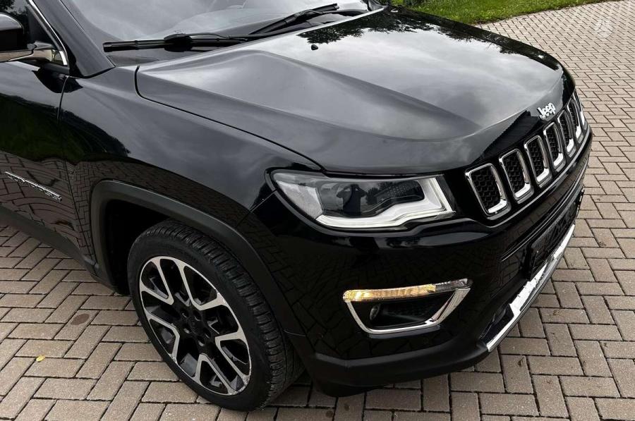 Black Jeep Compass 2020 in Utena, with an engine capacity of 1.33 L and mileage of 224 thousand km for 10890 €, photo 8 on AUTOMOTO.COM.LV