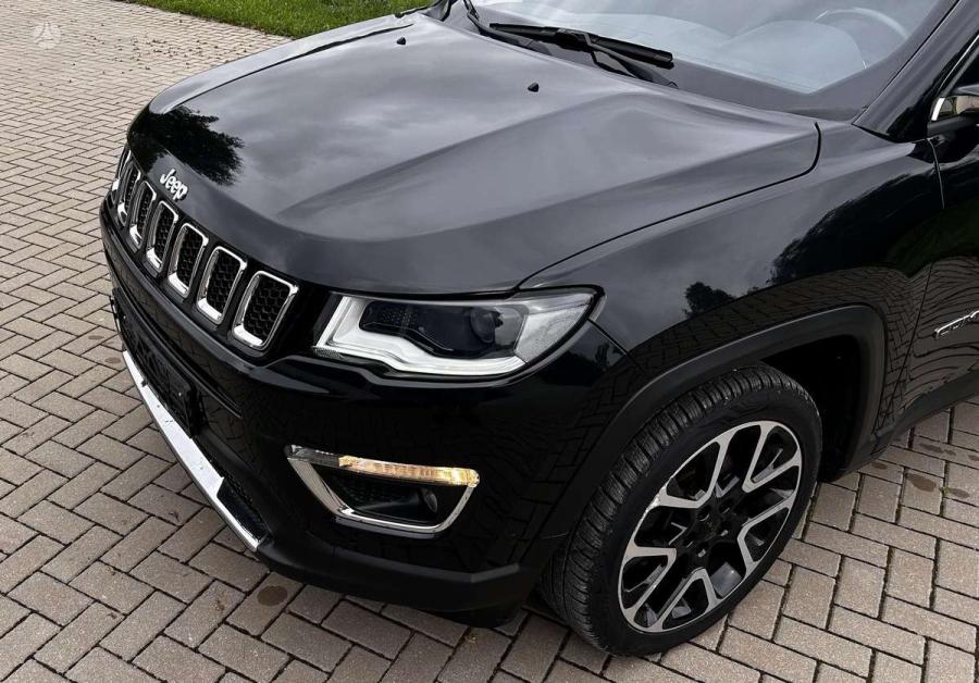 Black Jeep Compass 2020 in Utena, with an engine capacity of 1.33 L and mileage of 224 thousand km for 10890 €, photo 9 on AUTOMOTO.COM.LV