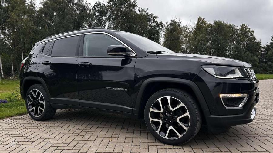 Black Jeep Compass 2020 in Utena, with an engine capacity of 1.33 L and mileage of 224 thousand km for 10890 €, photo 16 on AUTOMOTO.COM.LV