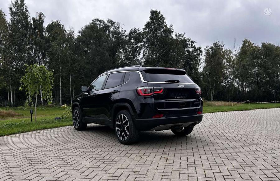 Black Jeep Compass 2020 in Utena, with an engine capacity of 1.33 L and mileage of 224 thousand km for 10890 €, photo 17 on AUTOMOTO.COM.LV
