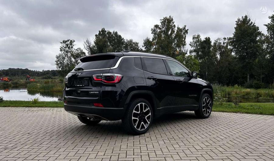 Black Jeep Compass 2020 in Utena, with an engine capacity of 1.33 L and mileage of 224 thousand km for 10890 €, photo 18 on AUTOMOTO.COM.LV