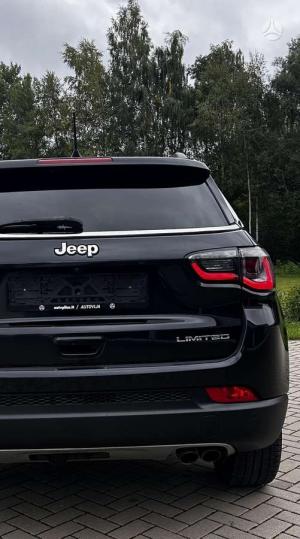 Black Jeep Compass 2020 in Utena, with an engine capacity of 1.33 L and mileage of 224 thousand km for 10890 €, photo 20 on AUTOMOTO.COM.LV