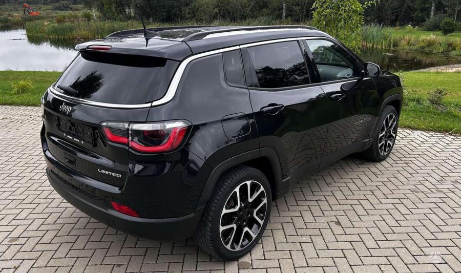 Black Jeep Compass 2020 in Utena, with an engine capacity of 1.33 L and mileage of 224 thousand km for 10890 €, photo 22 on AUTOMOTO.COM.LV