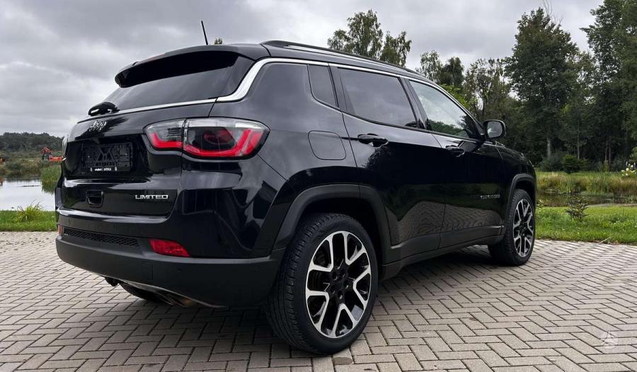 Black Jeep Compass 2020 in Utena, with an engine capacity of 1.33 L and mileage of 224 thousand km for 10890 €, photo 23 on AUTOMOTO.COM.LV