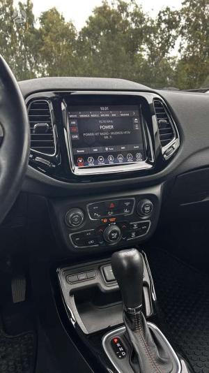 Black Jeep Compass 2020 in Utena, with an engine capacity of 1.33 L and mileage of 224 thousand km for 10890 €, photo 28 on AUTOMOTO.COM.LV