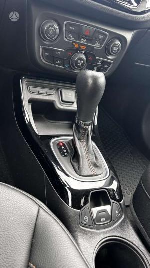Black Jeep Compass 2020 in Utena, with an engine capacity of 1.33 L and mileage of 224 thousand km for 10890 €, photo 29 on AUTOMOTO.COM.LV