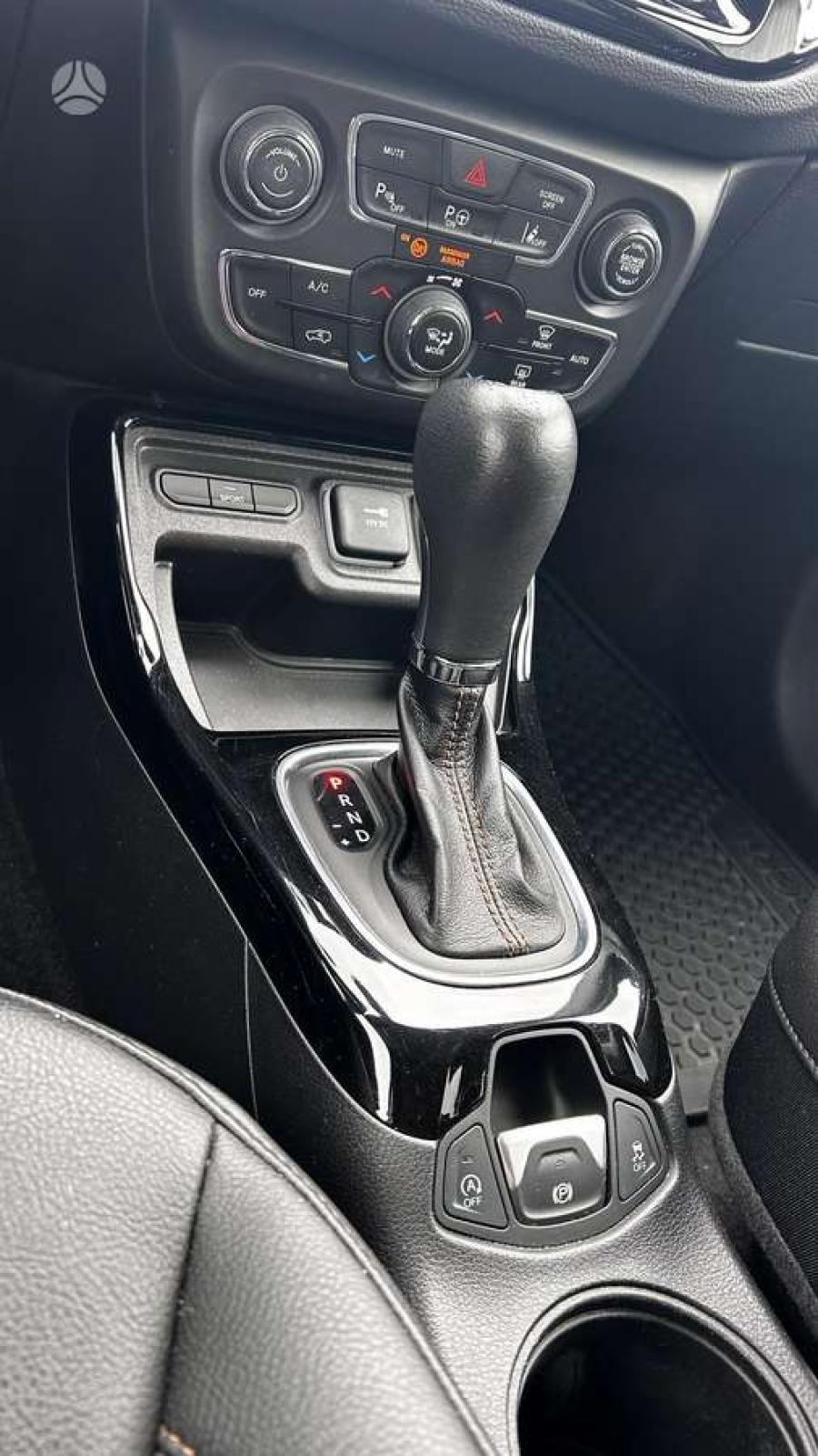Black Jeep Compass 2020 in Utena, with an engine capacity of 1.33 L and mileage of 224 thousand km for 10890 €, photo 29 on AUTOMOTO.COM.LV