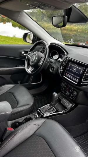 Black Jeep Compass 2020 in Utena, with an engine capacity of 1.33 L and mileage of 224 thousand km for 10890 €, photo 33 on AUTOMOTO.COM.LV
