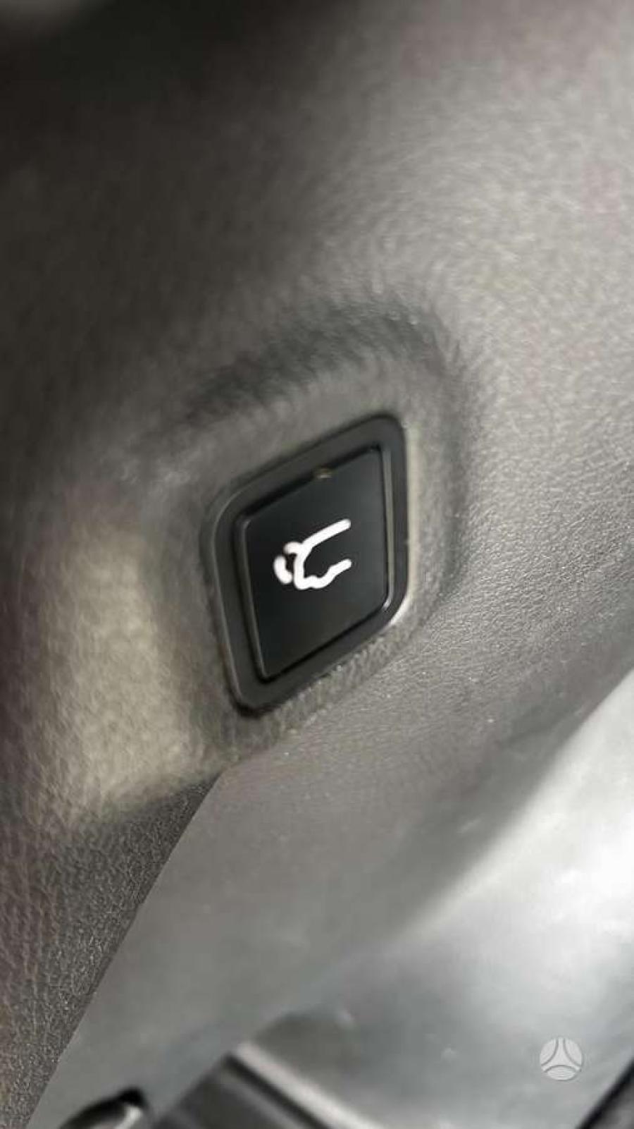 Black Jeep Compass 2020 in Utena, with an engine capacity of 1.33 L and mileage of 224 thousand km for 10890 €, photo 38 on AUTOMOTO.COM.LV