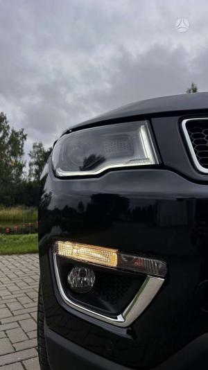 Black Jeep Compass 2020 in Utena, with an engine capacity of 1.33 L and mileage of 224 thousand km for 10890 €, photo 42 on AUTOMOTO.COM.LV