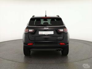 Black Jeep Compass 2021 in Kaunas, with an engine capacity of 1.30 L and mileage of 29 thousand km for 26510 €, photo 4 on AUTOMOTO.COM.LV