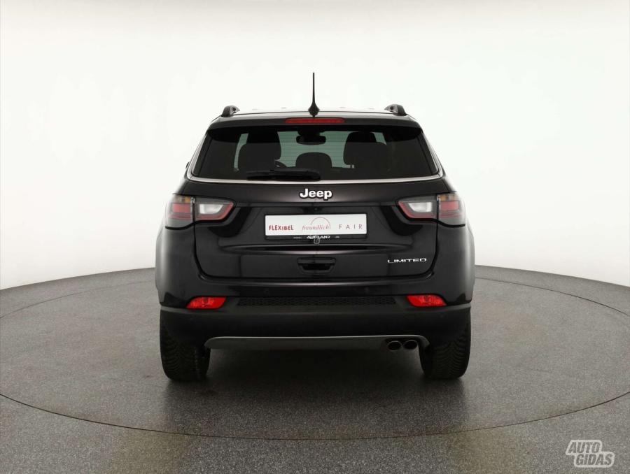Black Jeep Compass 2021 in Kaunas, with an engine capacity of 1.30 L and mileage of 29 thousand km for 26510 €, photo 4 on AUTOMOTO.COM.LV