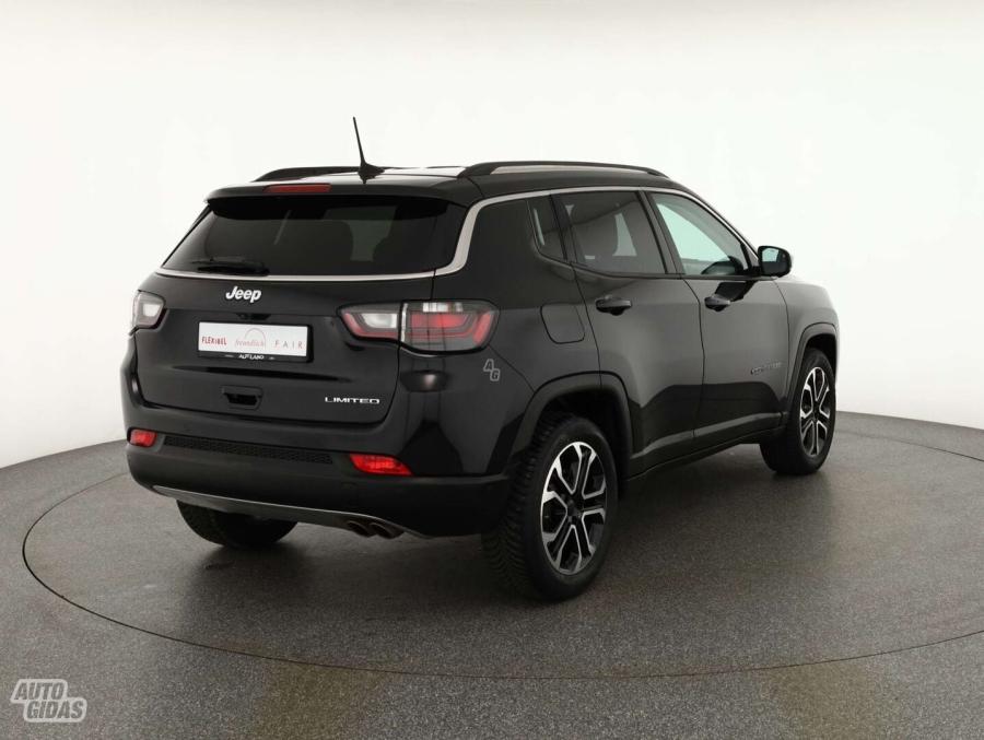 Black Jeep Compass 2021 in Kaunas, with an engine capacity of 1.30 L and mileage of 29 thousand km for 26510 €, photo 5 on AUTOMOTO.COM.LV