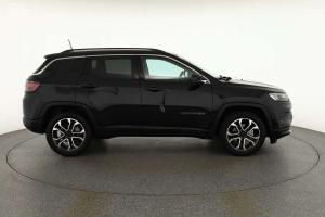 Black Jeep Compass 2021 in Kaunas, with an engine capacity of 1.30 L and mileage of 29 thousand km for 26510 €, photo 6 on AUTOMOTO.COM.LV