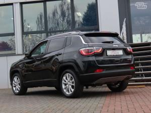 Black Jeep Compass 2021 in Kaunas, with an engine capacity of 1.30 L and mileage of 28 thousand km for 22641 €, photo 2 on AUTOMOTO.COM.LV