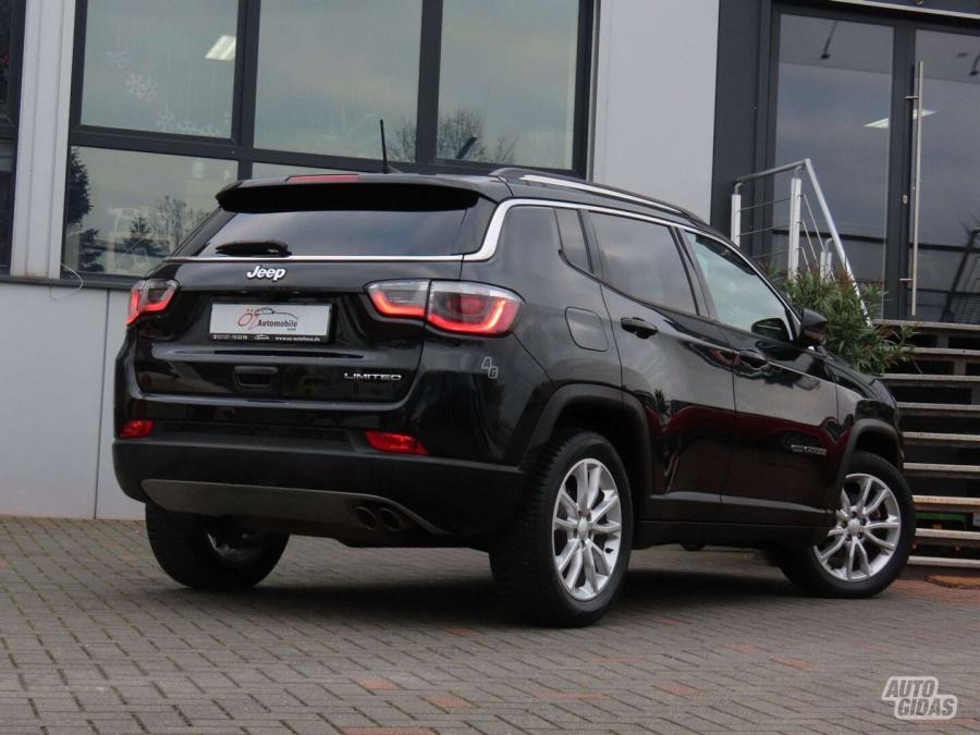 Black Jeep Compass 2021 in Kaunas, with an engine capacity of 1.30 L and mileage of 28 thousand km for 22641 €, photo 3 on AUTOMOTO.COM.LV