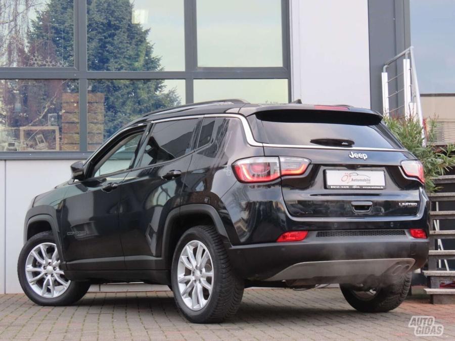 Black Jeep Compass 2021 in Kaunas, with an engine capacity of 1.30 L and mileage of 29 thousand km for 21594 €, photo 3 on AUTOMOTO.COM.LV