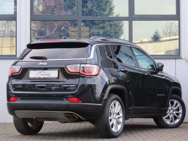 Black Jeep Compass 2021 in Kaunas, with an engine capacity of 1.30 L and mileage of 29 thousand km for 21594 €, photo 4 on AUTOMOTO.COM.LV
