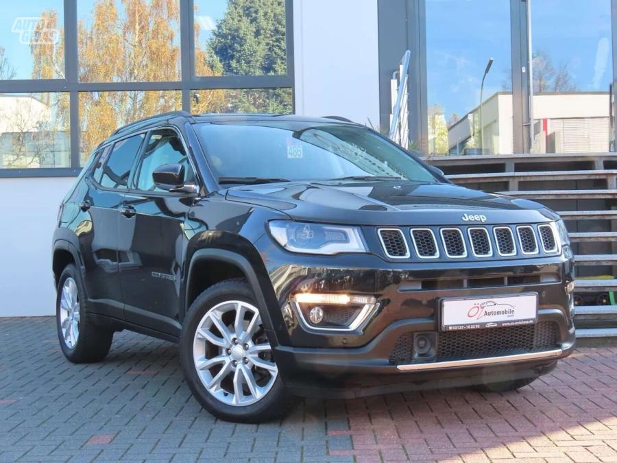 Melns Jeep Compass 2021 Kauņa, ar dzinēja tilpumu 1.30 L un nobraukumu 28 tūkst. km par 23689 €, foto 1 vietnē AUTOMOTO.COM.LV