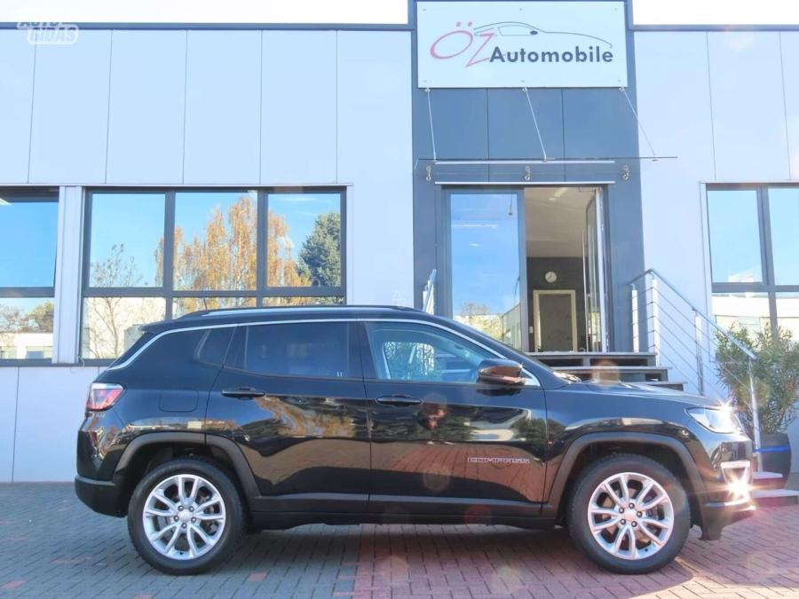 Melns Jeep Compass 2021 Kauņa, ar dzinēja tilpumu 1.30 L un nobraukumu 28 tūkst. km par 23689 €, foto 10 vietnē AUTOMOTO.COM.LV