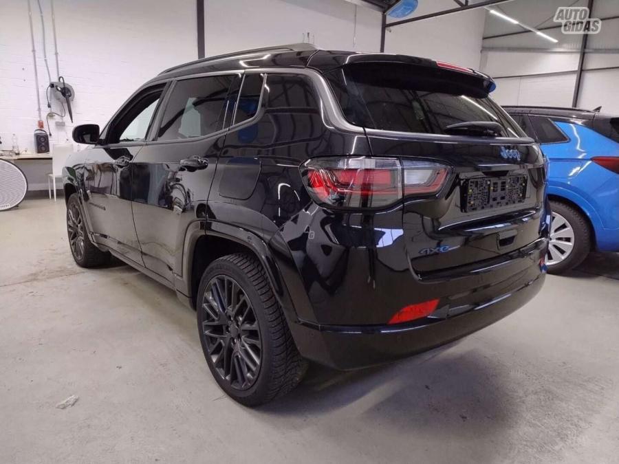 Black Jeep Compass 2021 in Kaunas, with an engine capacity of 1.30 L and mileage of 67 thousand km for 24473 €, photo 3 on AUTOMOTO.COM.LV