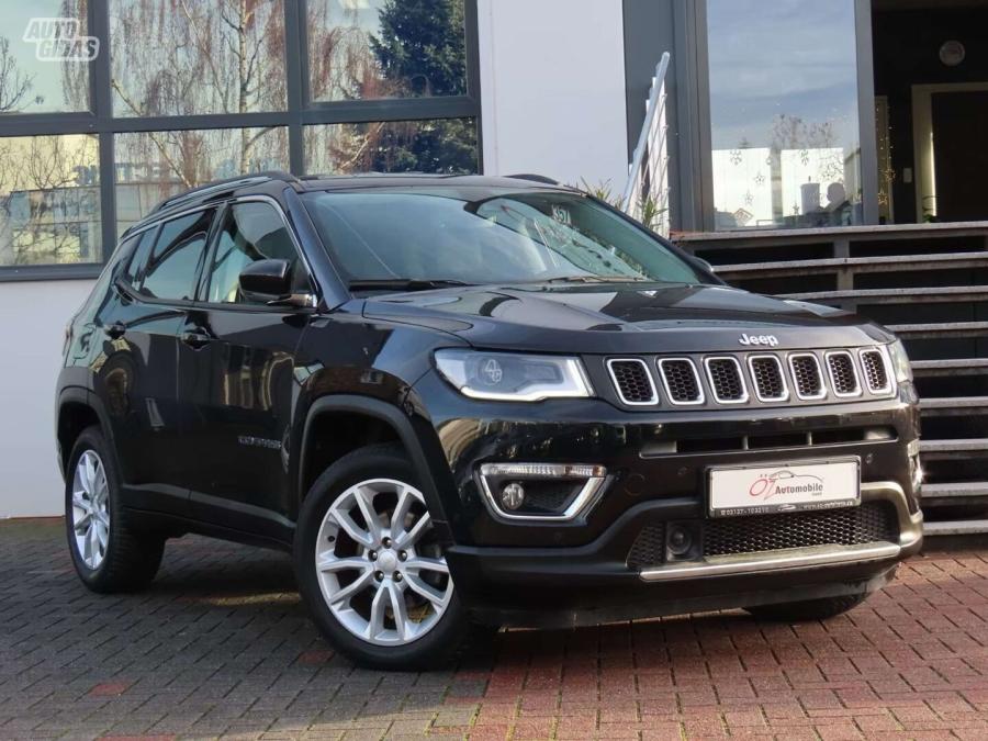 Melns Jeep Compass 2021 Kauņa, ar dzinēja tilpumu 1.30 L un nobraukumu 48 tūkst. km par 21594 €, foto 1 vietnē AUTOMOTO.COM.LV