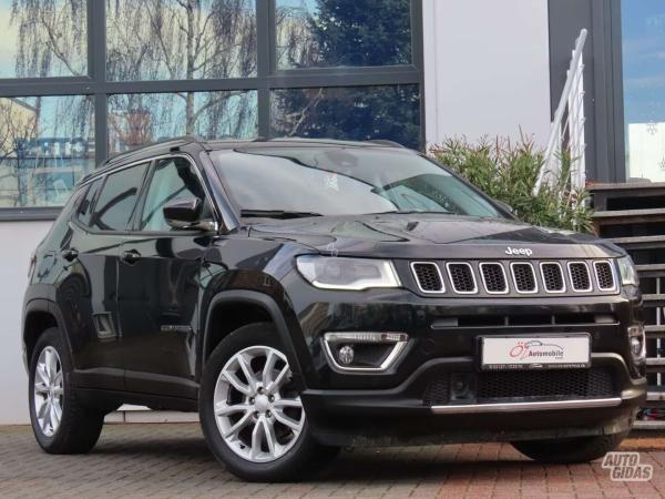 Melns Jeep Compass 2021 Kauņa, ar dzinēja tilpumu 1.30 L un nobraukumu 56 tūkst. km par 21594 €, foto 1 vietnē AUTOMOTO.COM.LV