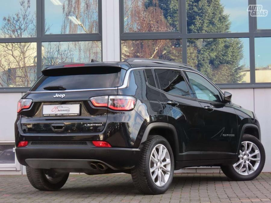 Black Jeep Compass 2021 in Kaunas, with an engine capacity of 1.30 L and mileage of 56 thousand km for 21594 €, photo 4 on AUTOMOTO.COM.LV