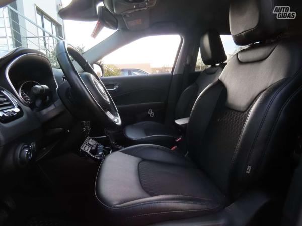 Melns Jeep Compass 2021 Kauņa, ar dzinēja tilpumu 1.30 L un nobraukumu 56 tūkst. km par 21594 €, foto 10 vietnē AUTOMOTO.COM.LV