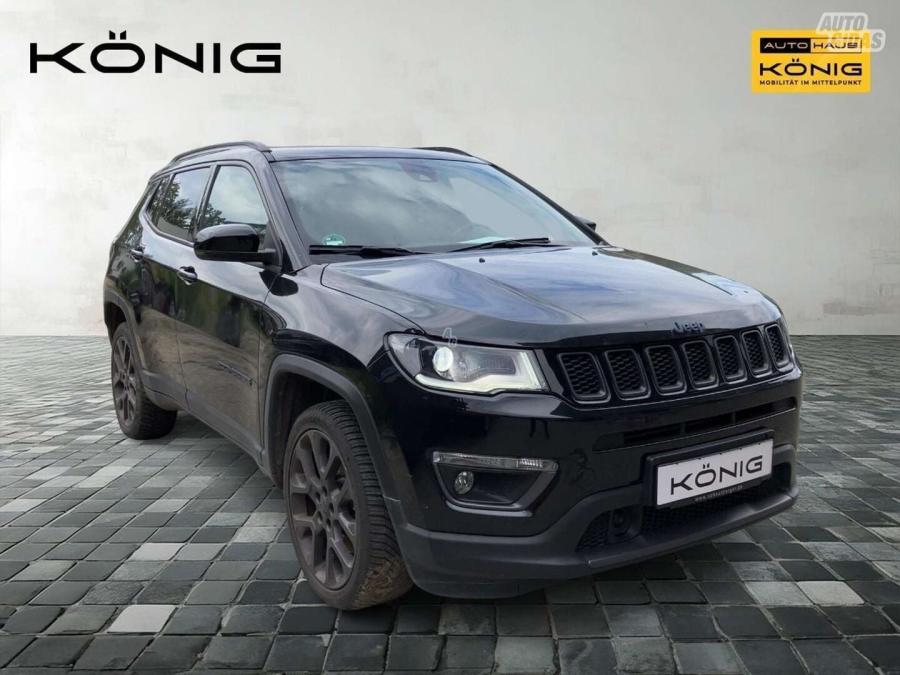 Black Jeep Compass 2021 in Kaunas, with an engine capacity of 0.00 L and mileage of 45 thousand km for 25799 €, photo 2 on AUTOMOTO.COM.LV