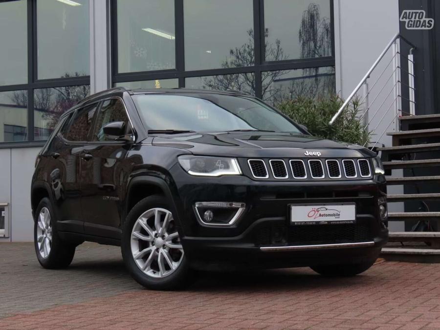 Melns Jeep Compass 2021 Kauņa, ar dzinēja tilpumu 1.30 L un nobraukumu 28 tūkst. km par 22641 €, foto 1 vietnē AUTOMOTO.COM.LV