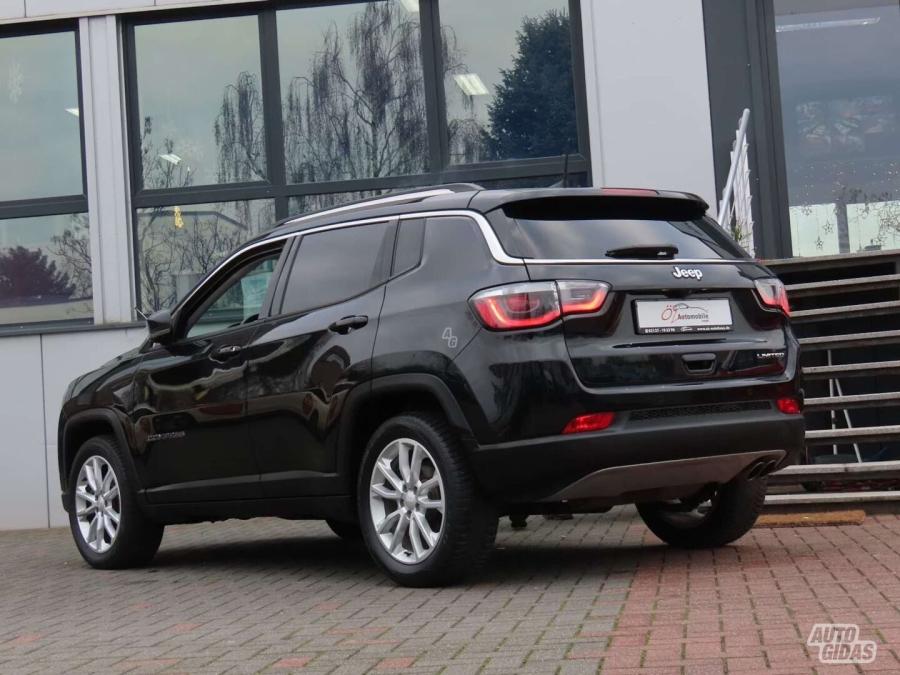 Melns Jeep Compass 2021 Kauņa, ar dzinēja tilpumu 1.30 L un nobraukumu 28 tūkst. km par 22641 €, foto 2 vietnē AUTOMOTO.COM.LV