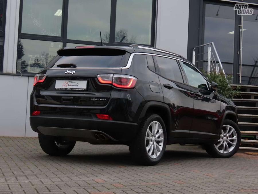 Melns Jeep Compass 2021 Kauņa, ar dzinēja tilpumu 1.30 L un nobraukumu 28 tūkst. km par 22641 €, foto 3 vietnē AUTOMOTO.COM.LV