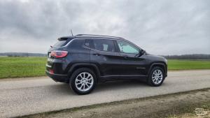 Black Jeep Compass 2021 in Vilnius, with an engine capacity of 1.40 L and mileage of 90 thousand km for 20500 €, photo 4 on AUTOMOTO.COM.LV