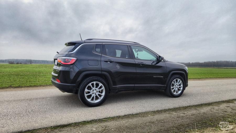 Black Jeep Compass 2021 in Vilnius, with an engine capacity of 1.40 L and mileage of 90 thousand km for 20500 €, photo 4 on AUTOMOTO.COM.LV