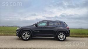 Black Jeep Compass 2021 in Kaunas, with an engine capacity of 1.40 L and mileage of 93 thousand km for 16500 €, photo 3 on AUTOMOTO.COM.LV