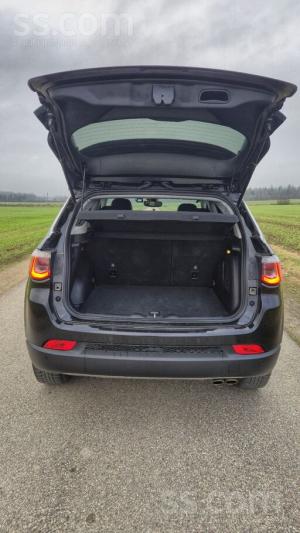 Black Jeep Compass 2021 in Kaunas, with an engine capacity of 1.40 L and mileage of 93 thousand km for 16500 €, photo 8 on AUTOMOTO.COM.LV