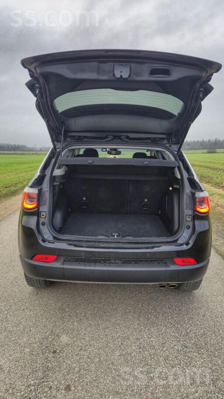 Black Jeep Compass 2021 in Kaunas, with an engine capacity of 1.40 L and mileage of 93 thousand km for 16500 €, photo 8 on AUTOMOTO.COM.LV