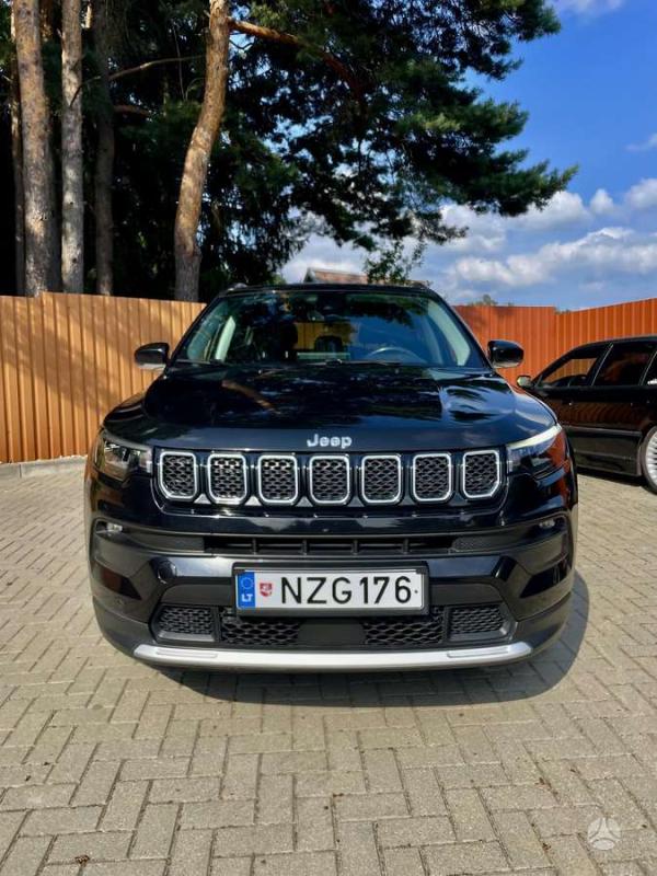 Melns Jeep Compass 2021 Kauņa, ar dzinēja tilpumu 1.33 L un nobraukumu 105 tūkst. km par 14999 €, foto  vietnē AUTOMOTO.COM.LV