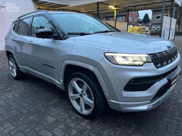 Black Jeep Compass 2022 in Kaunas, with an engine capacity of 1.30 L and mileage of 63 thousand km for 23944 €, photo 5 on AUTOMOTO.COM.LV