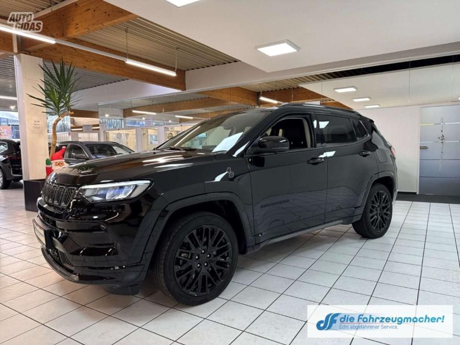 Black Jeep Compass 2022 in Kaunas, with an engine capacity of 1.30 L and mileage of 34 thousand km for 27538 €, photo 2 on AUTOMOTO.COM.LV
