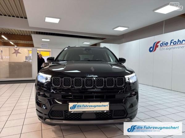 Black Jeep Compass 2022 in Kaunas, with an engine capacity of 1.30 L and mileage of 34 thousand km for 27538 €, photo 5 on AUTOMOTO.COM.LV