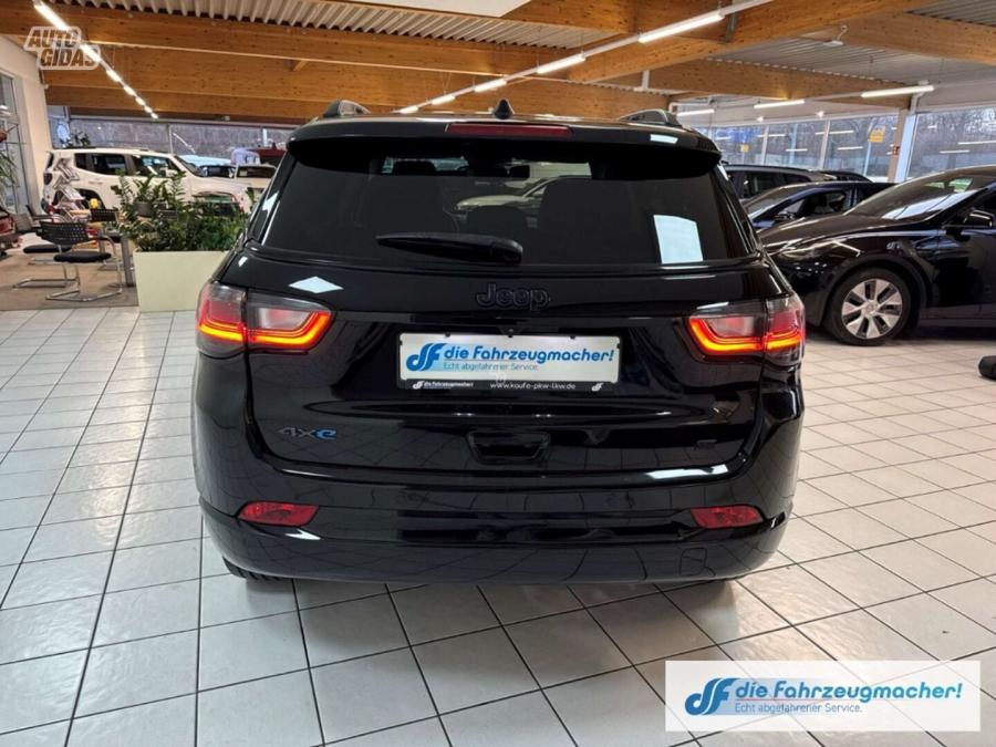 Black Jeep Compass 2022 in Kaunas, with an engine capacity of 1.30 L and mileage of 34 thousand km for 27538 €, photo 7 on AUTOMOTO.COM.LV
