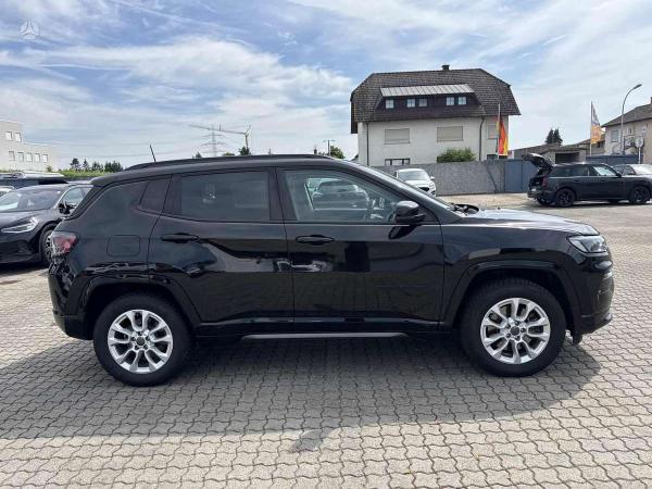 Melns Jeep Compass 2022 Kauņa, ar dzinēja tilpumu 1.33 L un nobraukumu 76 tūkst. km par 19990 €, foto 3 vietnē AUTOMOTO.COM.LV