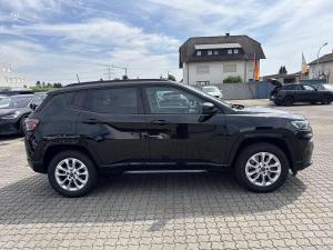 Black Jeep Compass 2022 in Kaunas, with an engine capacity of 1.33 L and mileage of 76 thousand km for 19990 €, photo 4 on AUTOMOTO.COM.LV